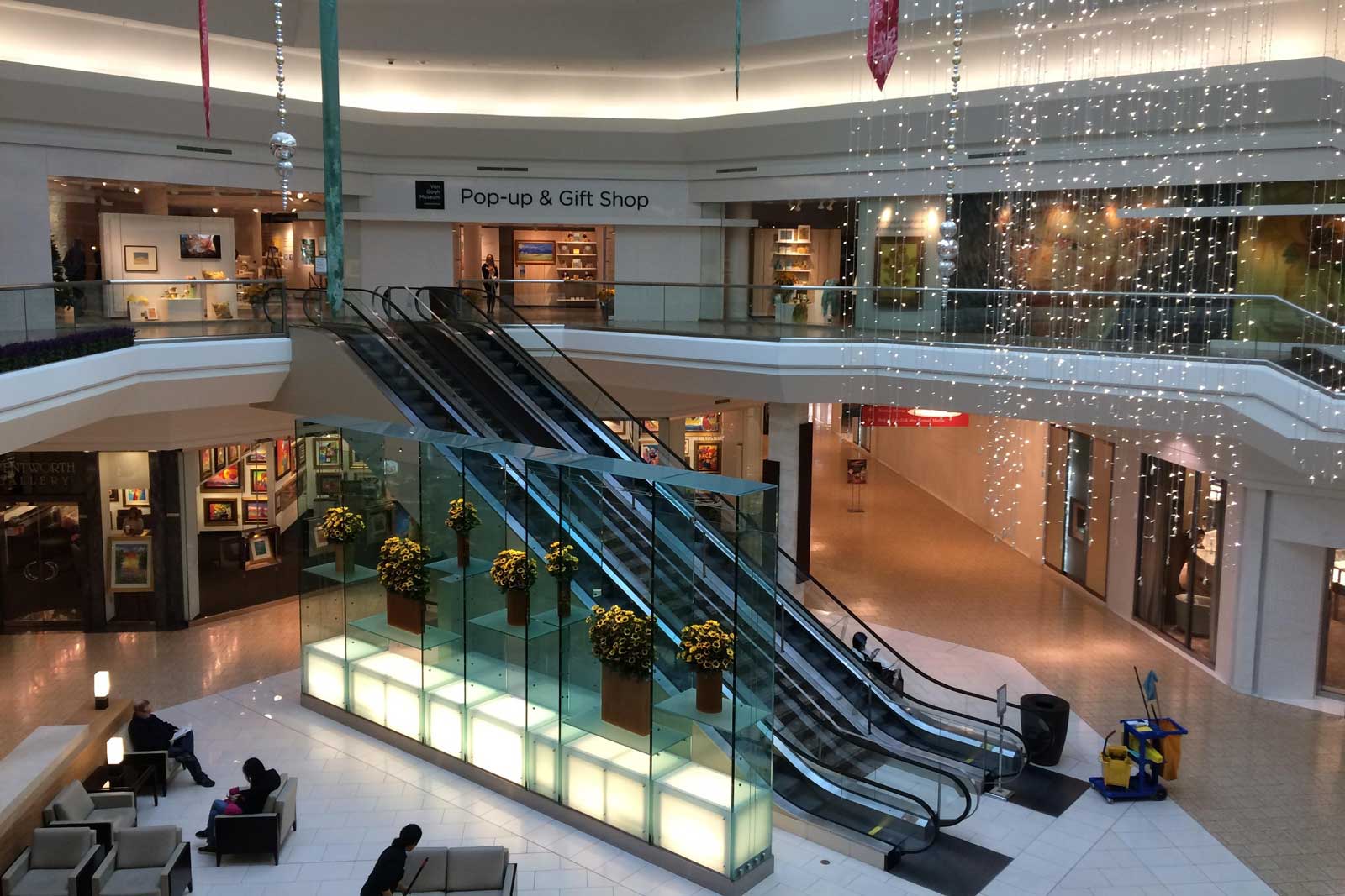 POP-UP GIFT SHOP VAN GOGH MUSEUM | Retail Is Detail